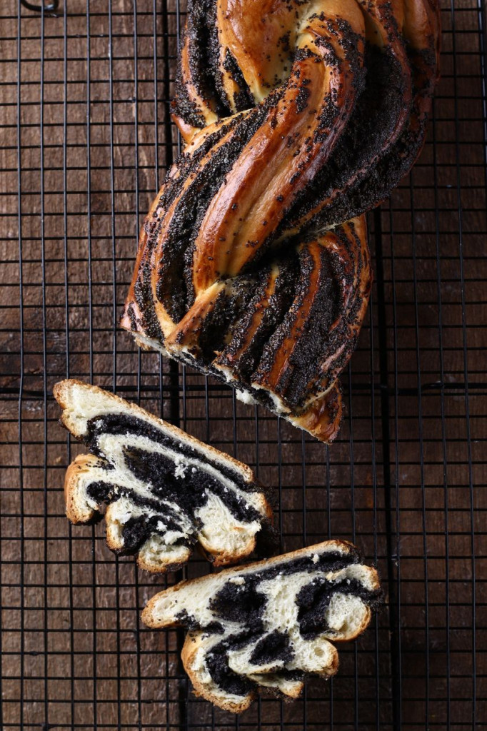 Sweet Poppy Seed Challah for Shabbat - Israel Cart